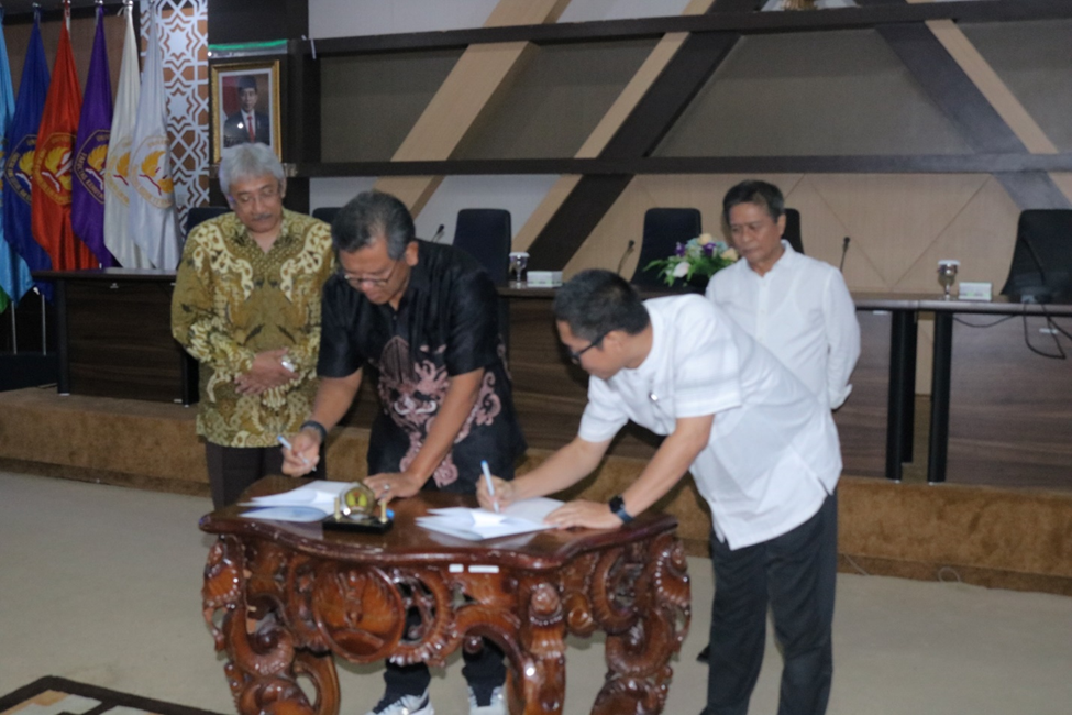 PT Borneo Alumina Indonesia (PT BAI) dan Prodi D3 Budidaya Tanaman ...